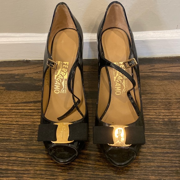Salvatore Ferragamo | Shoes | Salvatore Ferragamo Black Pattern Pumps ...